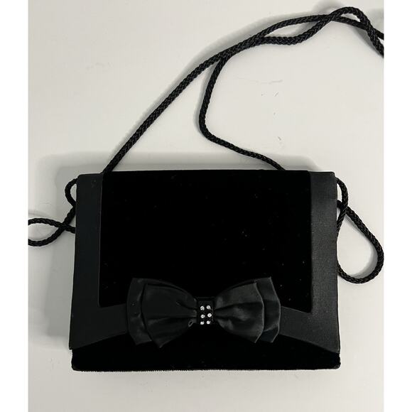 Unbranded | Bags | Vintage Black Bow Velvet Crossbody Purse Snap Close ...